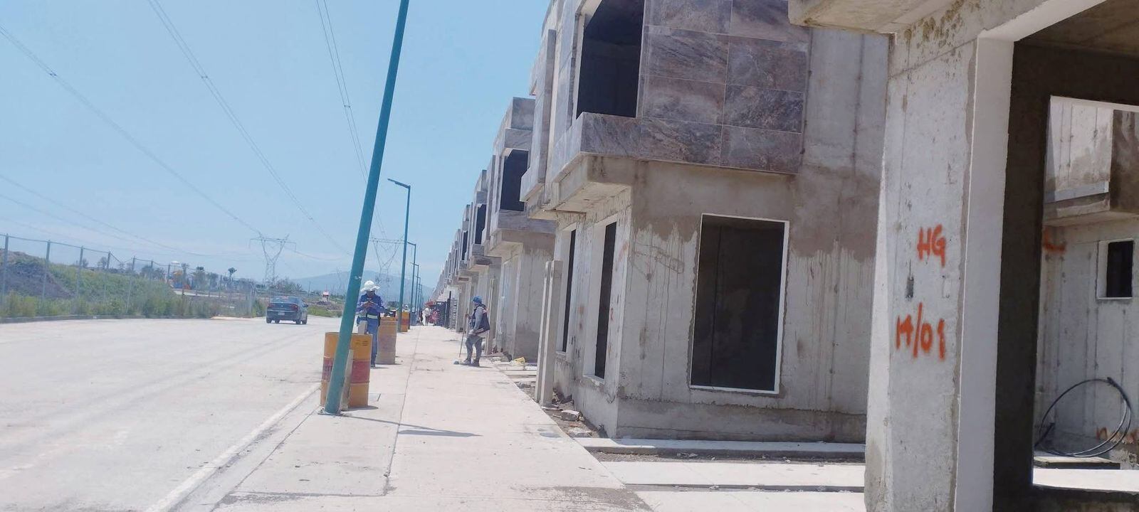 Indignación en Tizayuca por cachorro arrojado desde obra de desarrolladora SADASI | El Universal ...